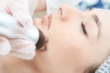 Pele flácida - Causas, tipos, como prevenir e remediar o problema