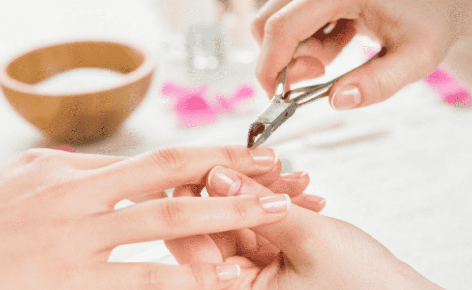 Como tirar a cutícula - Passo a passo para fazer em casa + Dicas