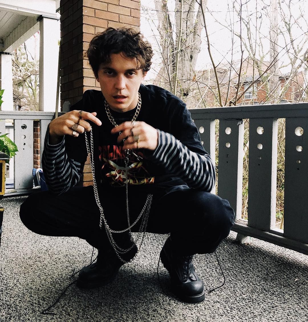 O que é e-boy? Significado da nova moda e estilo da internet